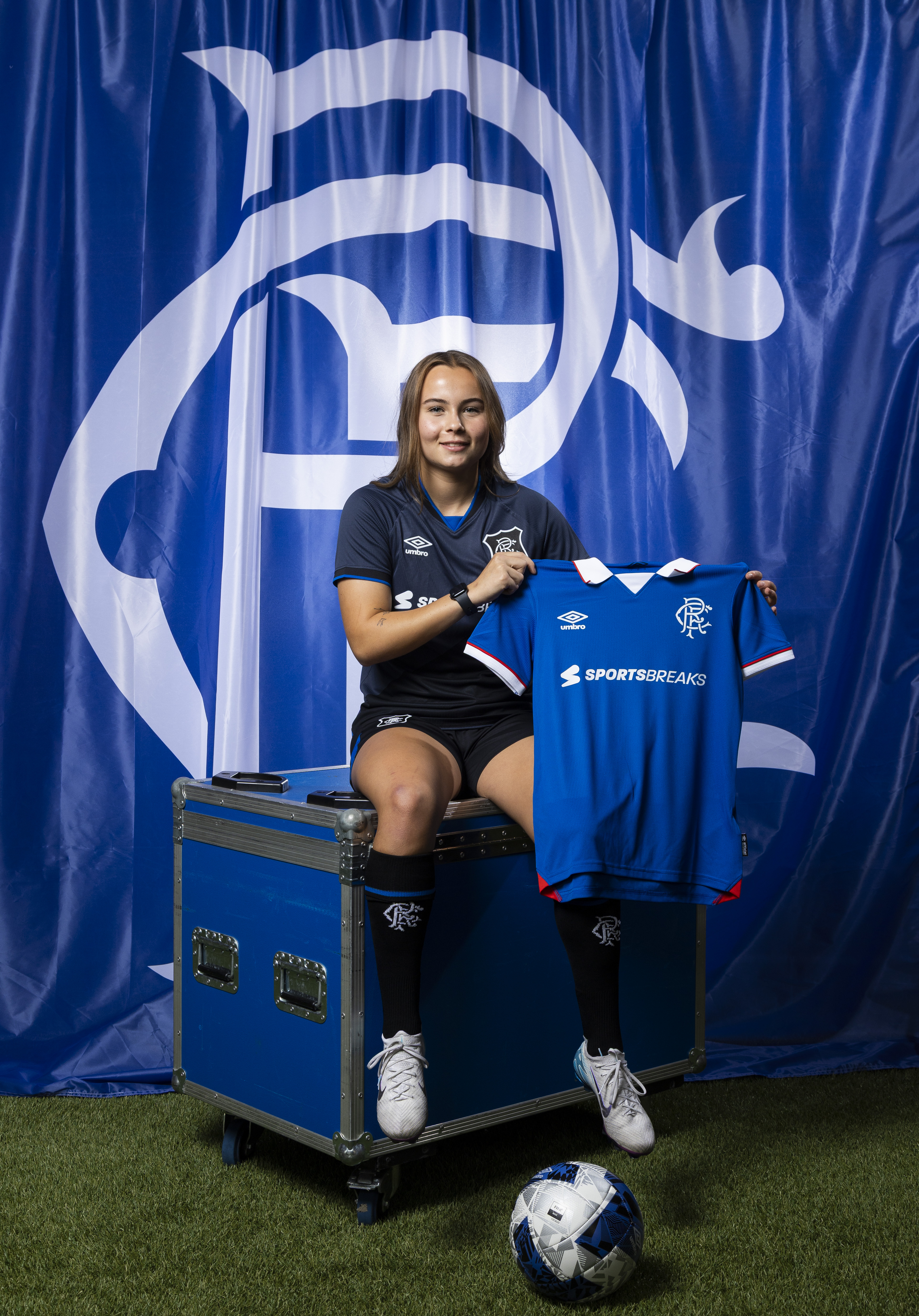 Gallery: Fallon Connolly-Jackson Signs Up | Rangers Football Club